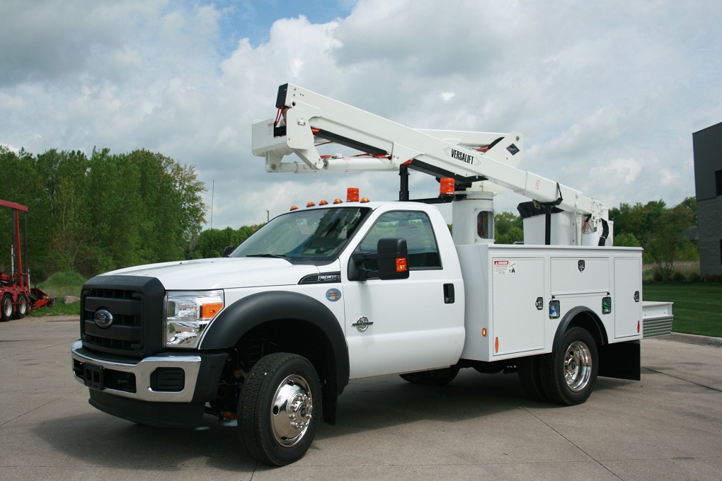 2016-ford-f550-versalift-sst40eih-aerial - Versalift Midwest